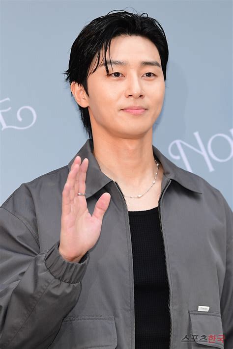 박서준 설레는 손인사