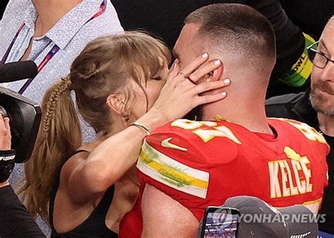 약혼 발표한 테일러 스위프트…트럼프도 행운이 가득하길 덕담