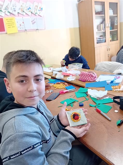 Reduce Reuse Recycle Cei 3 R Martisoare Din Materiale Reciclabile Școala Gimnazială Măgura