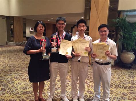 坤成中学 2019年第三十六届成大数理比赛，本校荣获团体 独中組 第二名。 周湧霖获得：