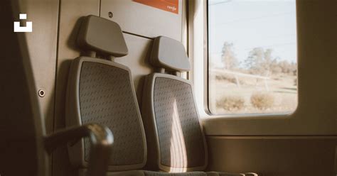 기차 좌석 사진 Unsplash의 무료 바르셀로나 이미지