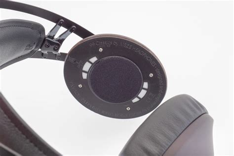 Meze 99 Noir レビュー：見た目は上品なのに低音ゴリゴリ。聴くのが楽しくなるリスニング系ヘッドホン | けしろぐ