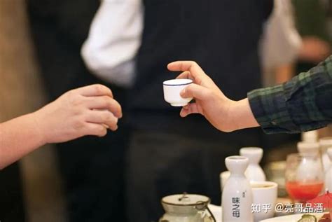 酒桌上轮你敬酒时切记两句行话领导听后定会刮目相看 知乎