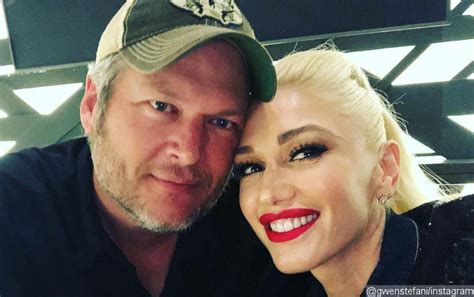 Closer Than Ever Blake Shelton Gives Gwen Stefanis Dad A Kiss On The