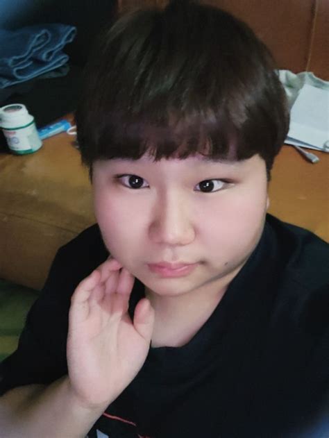 희얼사는아니지만돼고싶다 밈 얼굴 귀여운 밈 귀여운 그림