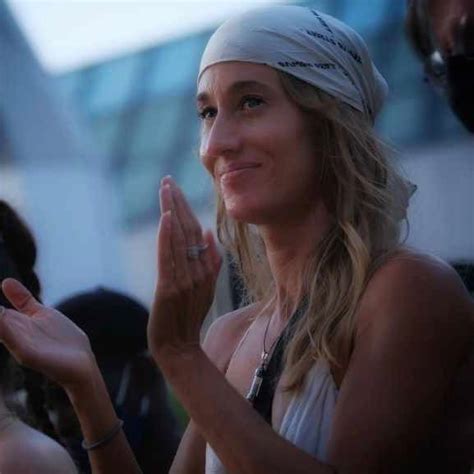 S O N Y A M E T H O T Sonyam • Threads Say More