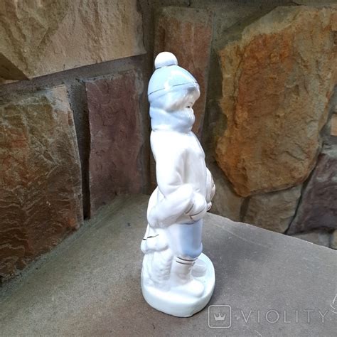 Фарфорова статуетка хлопчик із собакою Violity