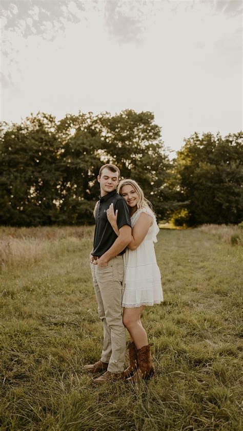 Winter Engagement Photos Outfits Boho Couple Photoshoot Outfits