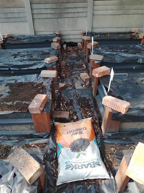 Black Gardening Tarp Fasci Garden