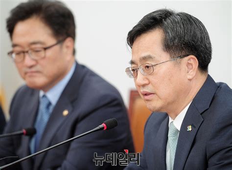 포토 대화 나누는 김동연 우원식 Save Internet 뉴데일리