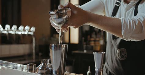 감귤류 계절의 맛 고명 공예 칵테일 단계적으로 뒤에 라임 쥬스 레몬 레시피 막대기 바 도구 바 카운터 바르웨어 바텐더 바텐더 도구 밤문화 붓는