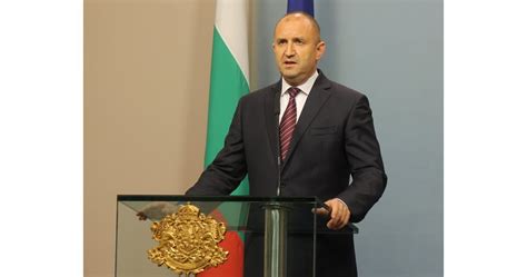 Президентът наложи вето върху предоставянето на БТР и на Украйна