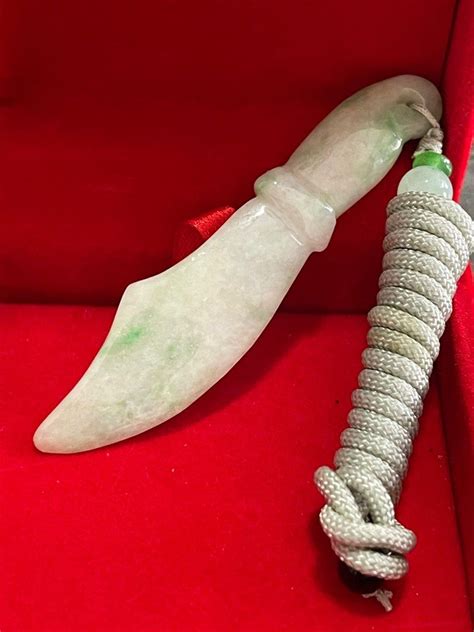Grade A Jade Pendant Hobbies And Toys Memorabilia And Collectibles Vintage Collectibles On Carousell