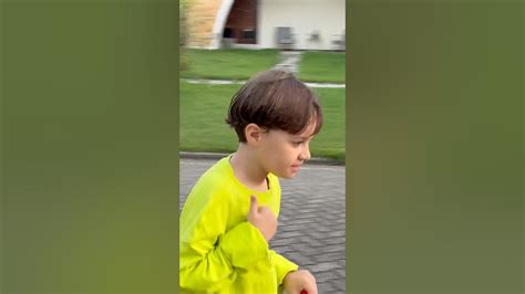 O Mini Cria Andou De Patinete Shorts Youtube