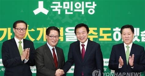 손학규 국민의당 첫 방문귀한 孫 맞은 지도부 환대
