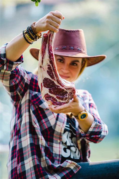 ΜΑΡΙΝΑΔΑ ΓΙΑ ΧΟΙΡΙΝΟ And ΜΟΣΧΑΡΙ Meat And Grill Stories