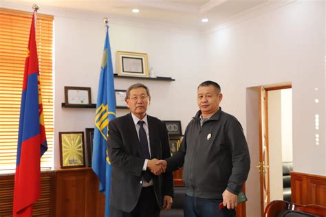 Кампус хөгжлийн төвийн шагнал хүртсэн ажилчдыг хүлээн авч уулзав