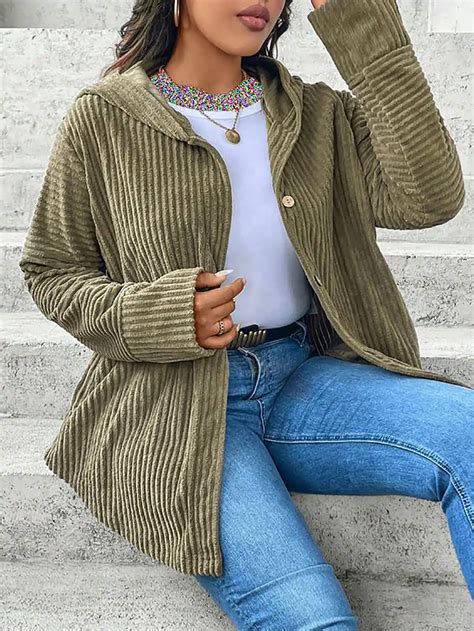 14 مدل کت مخمل کبریتی که برای پاییز 1403 بهترین انتخابند چی بپوشم