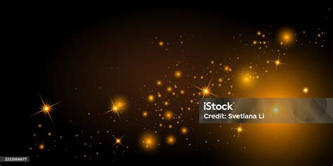 어두운 배경에 황금색으로 빛나는 반짝임과 부드러운 별이 플레어됩니다 몽환적이고 추상적인 조명 효과로 축제 이벤트 축하 디자인 또는 마법 같은 분위기에 적합합니다 휴일