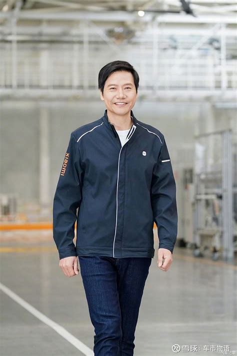 299元 小米汽车限量版工装刚上市便售罄 日前，雷军在社交媒体上表示，“前几天我发了一个 小米 汽车工厂正式揭幕的视频。没想到，很多朋友对我穿的工装感兴趣，询问有 雪球