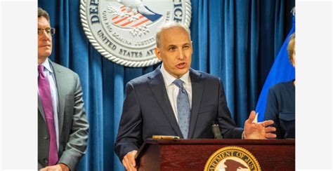 美国 泄密门”嫌疑人与检方达成认罪协议腾讯新闻