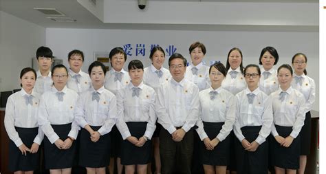 巾帼文明岗成员合影