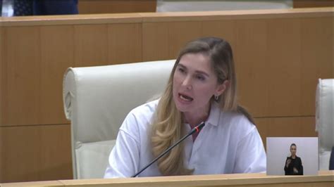 გახსენებთ თქვენი სახით დღეს აქ ტრიბუნასთან დაგას ქვეყნის მოღალატე ბოკუჩავა ღარიბაშვილს Youtube