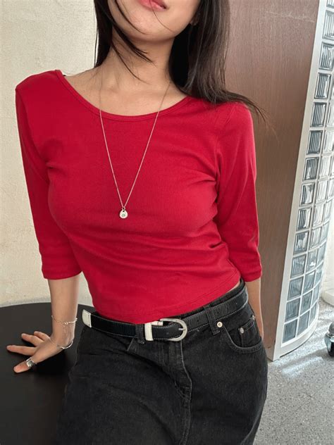 더니브 Joy Fitted Half Top