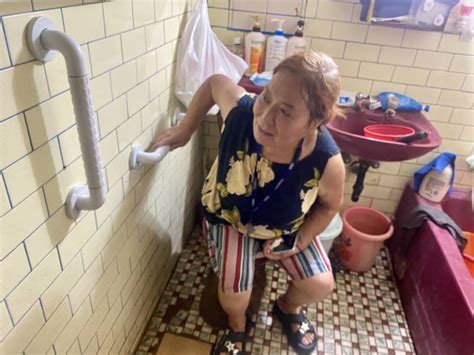 新竹榮服處與慈濟基金會新竹聯絡處協助安裝扶手 改善高齡榮民眷居家安全