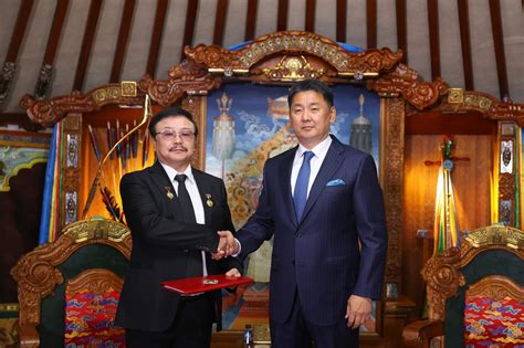 Монгол Улсын Ерөнхийлөгч У Хүрэлсүх шилдэг бүтээлүүдэд Төрийн шагнал хүртээв