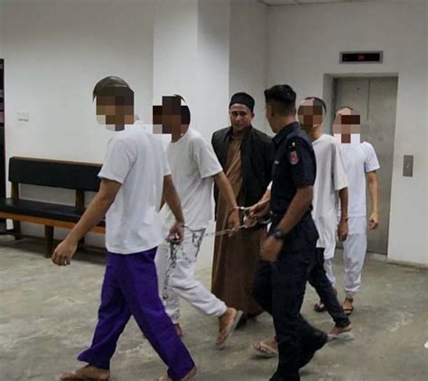 Ustaz Budak Cium Pipi Lelaki Kekal Dijel 13 Bulan Kosmo Digital