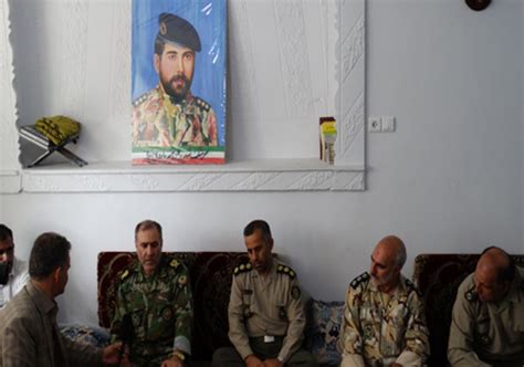 دیدار فرمانده لشگر ۸۴ ارتش با خانواده شهید اردشیر زاهدی نیا تصاویر