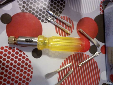 Пистолет за топъл силикон Инструменти София Продавам разни дребни инструменти пистоле