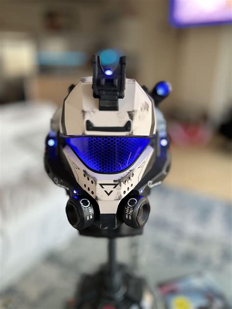 Pulse Blade Pilot Helmet R Titanfall