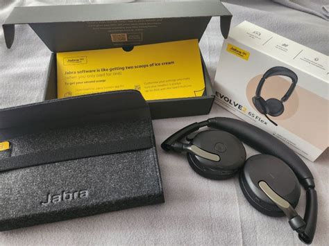 The Jabra Evolve Flex Makes Casual Chats And Corporate Calls Crystal Clear