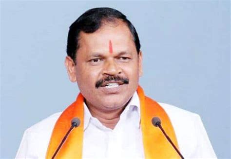 வைரமுத்து மன்னிப்பு கேட்க கோரி போராட்டம் அர்ஜுன் சம்பத்