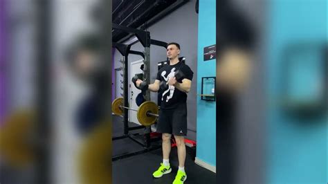 Підйом гантелей на біцепс стоячи Youtube