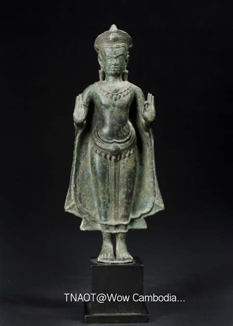 នៅ ក្នុង ចំណោម មុទ្រា ដែល ព្រះ ពុទ្ធ បញ្ចេញ កាយវិការ ដូច រូបនេះ គេឲ្យ ឈ្មោះ ថា វិតិក្កៈមុទ្រា