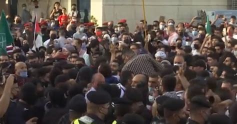 Περού Ο πρόεδρος ζητά ανακωχή από τους διαδηλωτές Debater