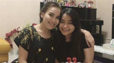 Tetap Cantik Dan Menggoda Intip 7 Artis Yang Gemar Menggunakan Daster