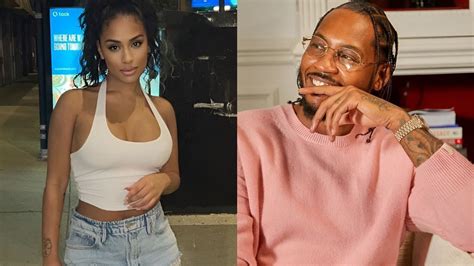 Carmelo Anthonys Ex Mia Burks Poses For A Selfie As She Enjoys