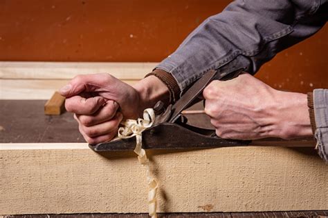 목수는 톱 대패 및 다양한 도구로 작업장에서 작업합니다 Diy에 대한 스톡 사진 및 기타 이미지 Diy 가구 건설 산업 Istock