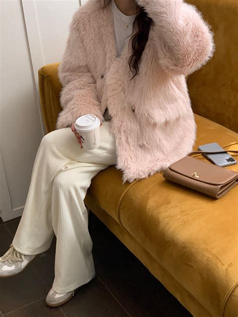 컴벨 더블 브레스트 모조 모피 노칼라 앙고라 퍼 카디건 숏 재킷