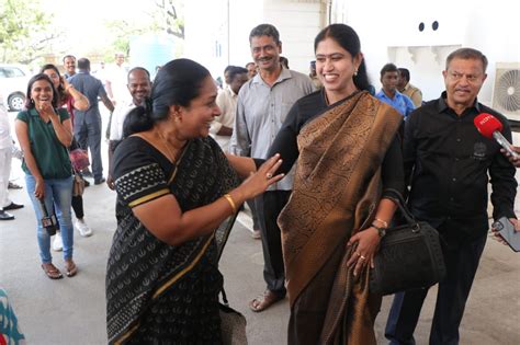 தெரியாமல் கருப்பு புடவையில் வந்துவிட்டேன் வானதி சீனிவாசன் நகைப்பு