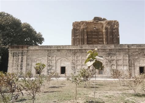 Tomb Of Nawab Diler Khan In Uttar Pradesh Things To Do Sea Water Sports