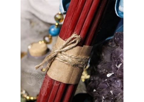 Купить Красные тонкие свечи восковые по цене 24 ₽ в интернет магазине Черная свеча