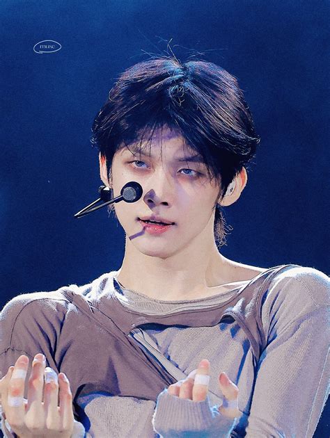 더쿠 툽연준 무대 얼굴 너무 좋다