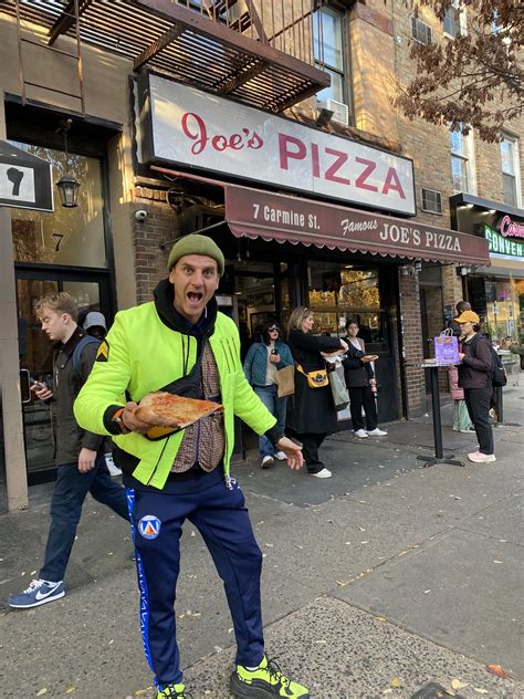 МИТКО Най богатият българин 🇧🇬 яде най добрата пица🍕 в света Митак какъв е вкусът Не