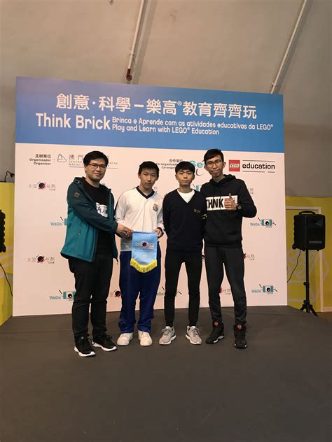 初二A班的 梁俊霖林俊儒史家豪 三位同學 參加 由 科學館 舉辦的 樂高機械人 太空任務挑戰賽在同學們努力下 得了 二等獎