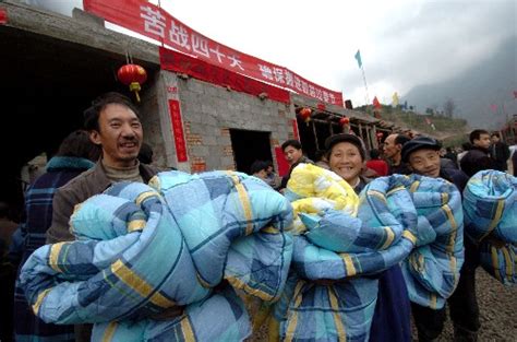 云南地震灾区群众乔迁新居迎春节